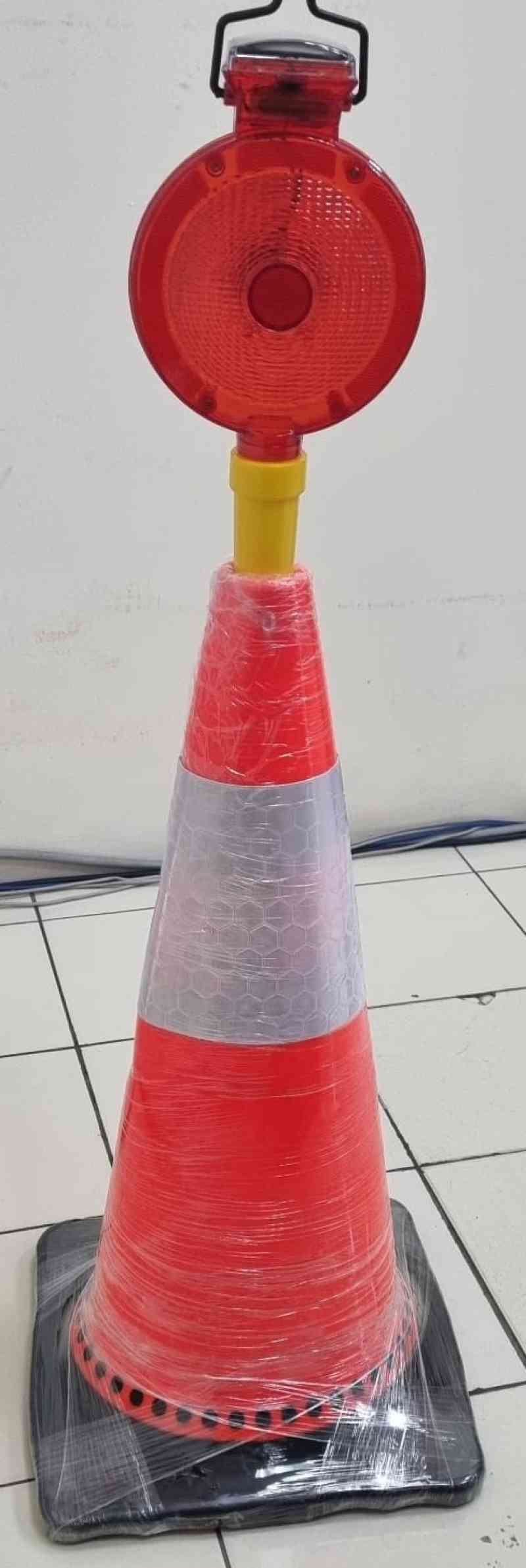 Jual strobe safety traffic cone solar warning light red,Lampu kerucut ...