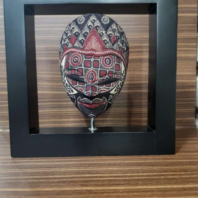 Jual Hiasa Topeng Kayu Motif batik Kombinasi Frame kayu - Multicolor di ...