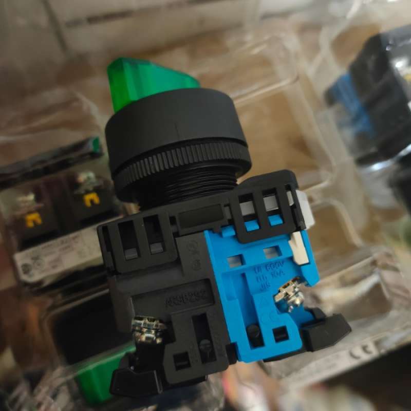 Jual SELECTOR SWITCH LAMPU AR22PL-210E4G 2 POSISI 24V HIJAU FUJI ...