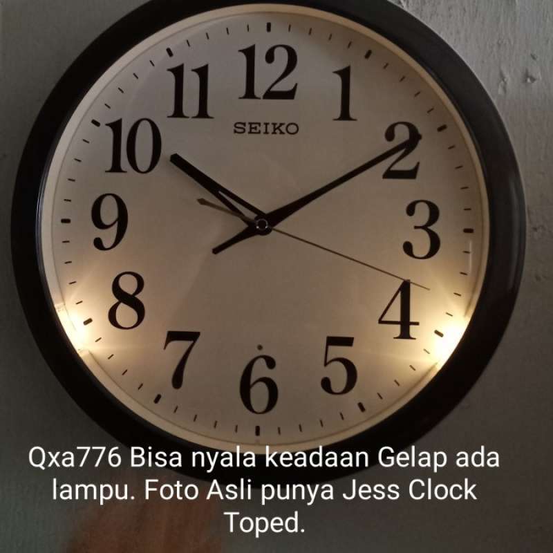 Promo Qxa776 Jam Dinding Seiko bisa nyala keadaan gelap. Diskon 23% di ...