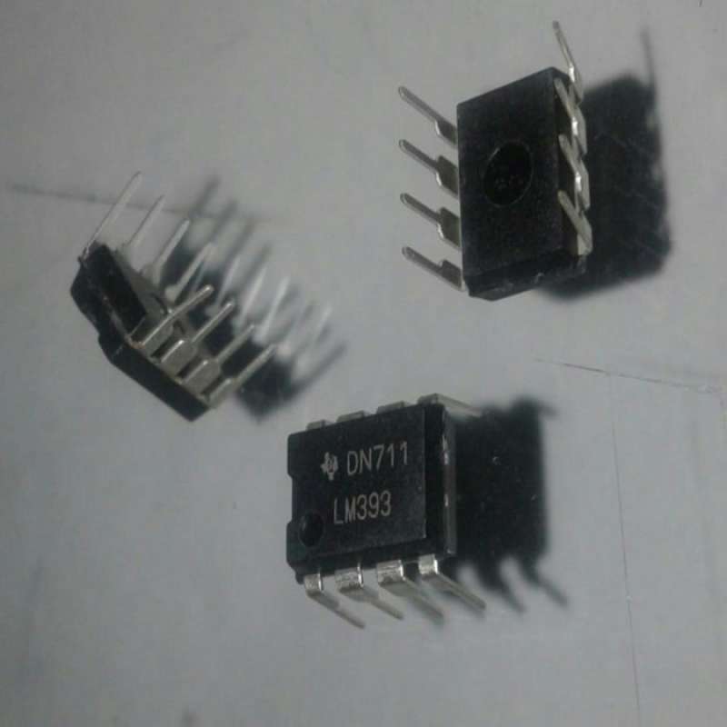 Jual Jual IC LM393 Dual Differential Comparator 8 kaki DIP Limited di ...