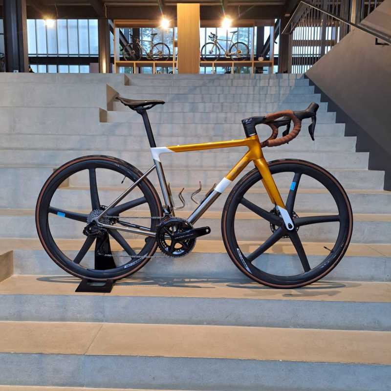 Jual Bossi Strada Titanium Road Bike Yellow White - Dura Ace Di2/Mark3 ...