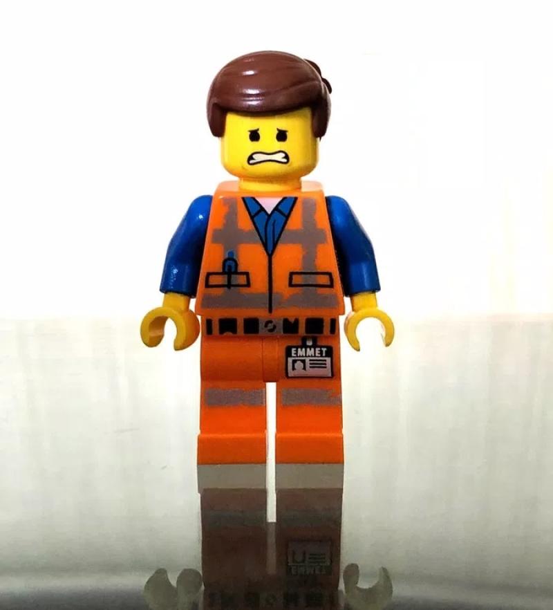 Promo LEGO TLM125 The Lego Movie 2 Emmet Minifigure Smile Scared Worn ...