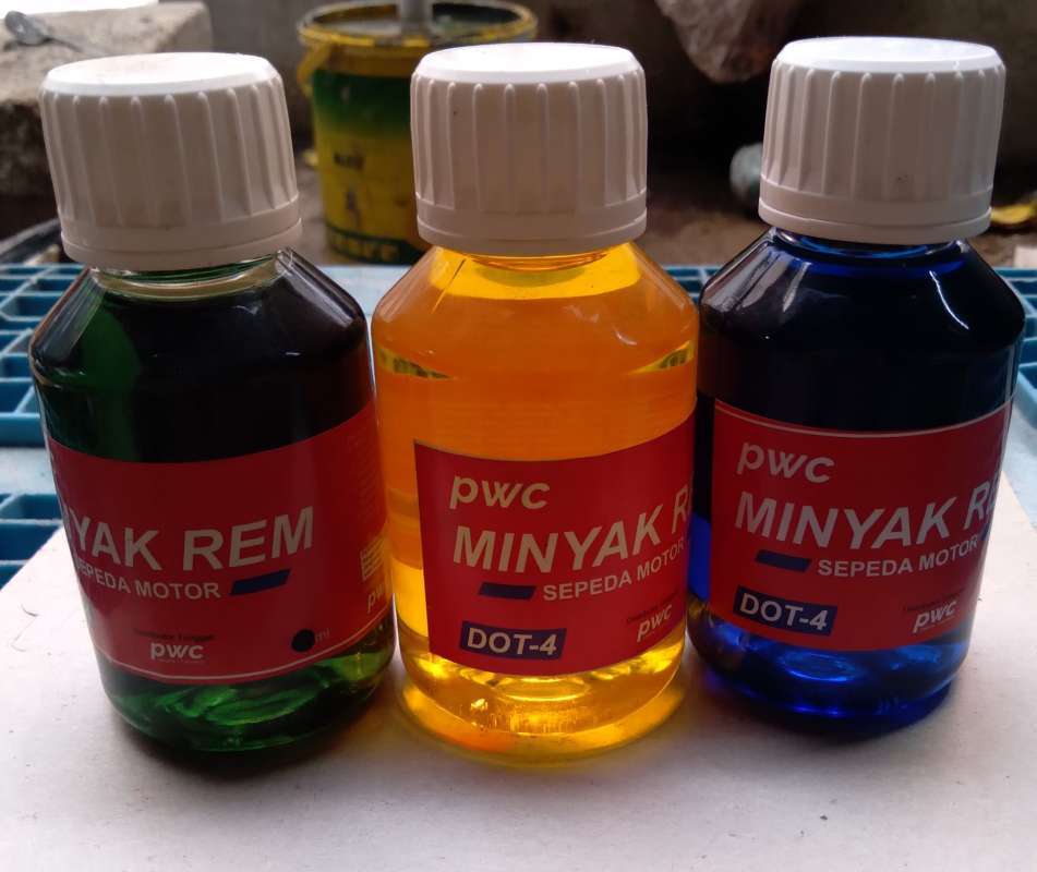 Jual MINYAK REM WARNA KUNING. BIRU. HIJAU 150ml. MINYAK REM RACING di ...