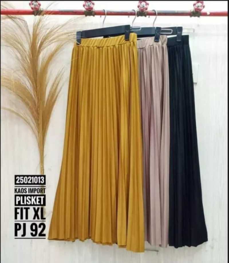 11 Outfit Hijab Rok Plisket, Wajib Banget Dicoba! - Blibli Friends