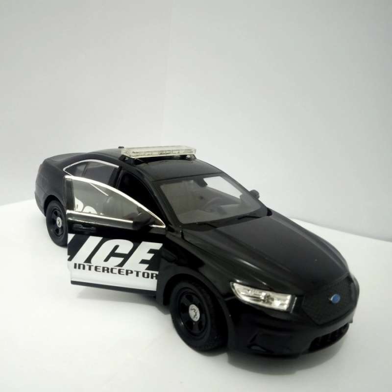 Jual Diecast Mobil Ford Police Interceptor Welly 1:24 Original Hitam ...