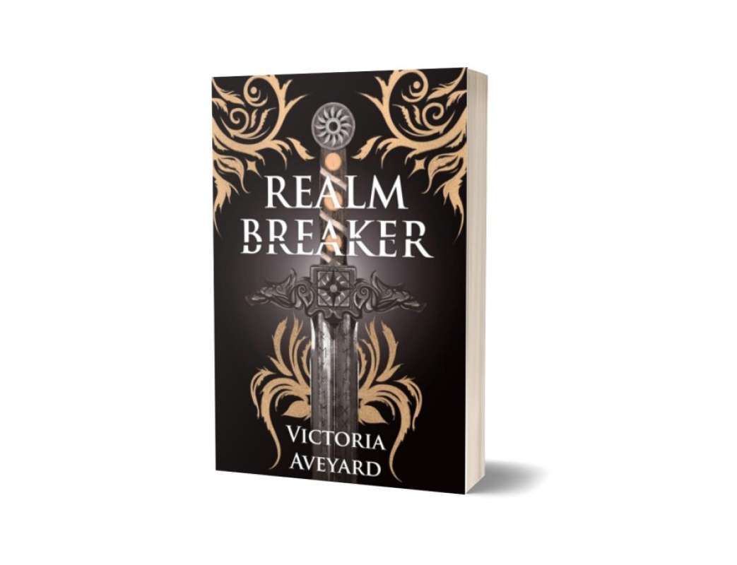 Promo Realm Breaker - Victoria Aveyard Diskon 15% Di Seller Liz And ...