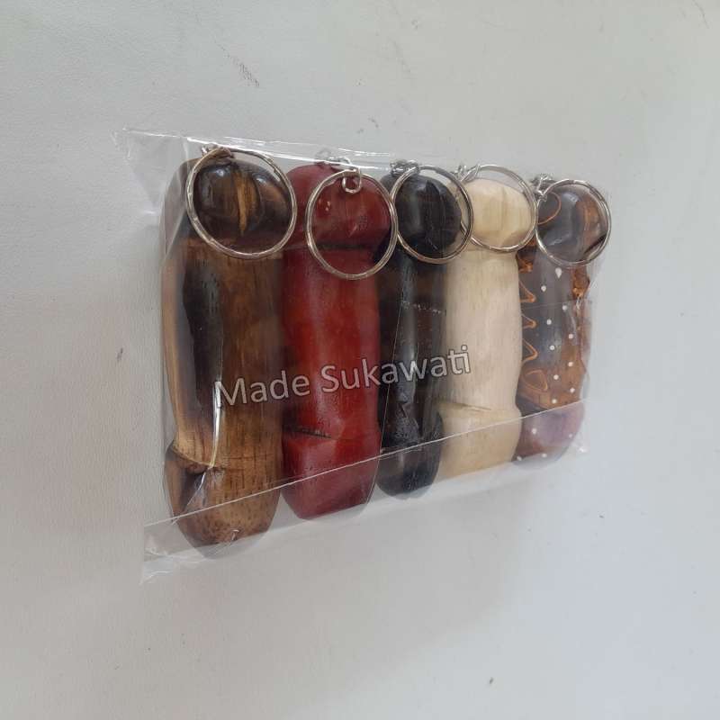 Jual Kerajinan Gantungan kunci kayu lukis khas bali motif lolok pria ...