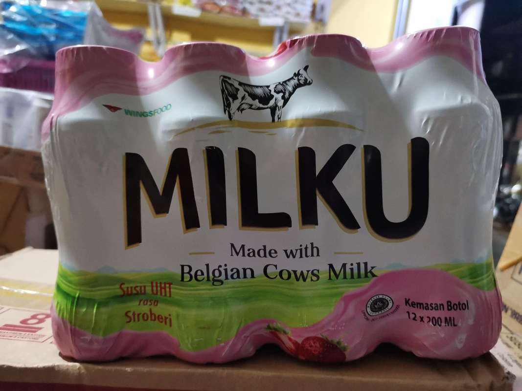 Jual MILKU Strawberry Susu UHT [200 mL/ 1 Pak/ 12 Botol] di Seller ...