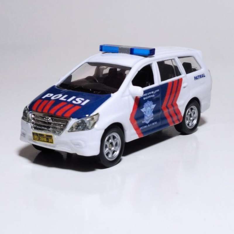 Jual Diecast Toyota Kijang Innova Custom Polisi Indonesia Pjr Patwal di ...