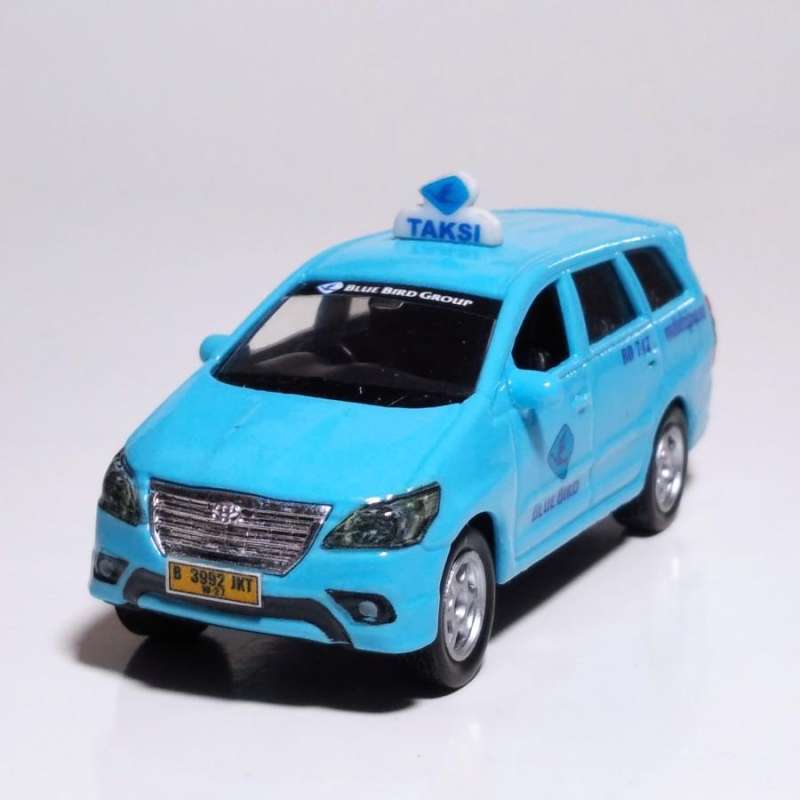 Jual Skala 60 Toyota Innova Custom Taksi Bluebird Miniatur Mobil Besi ...
