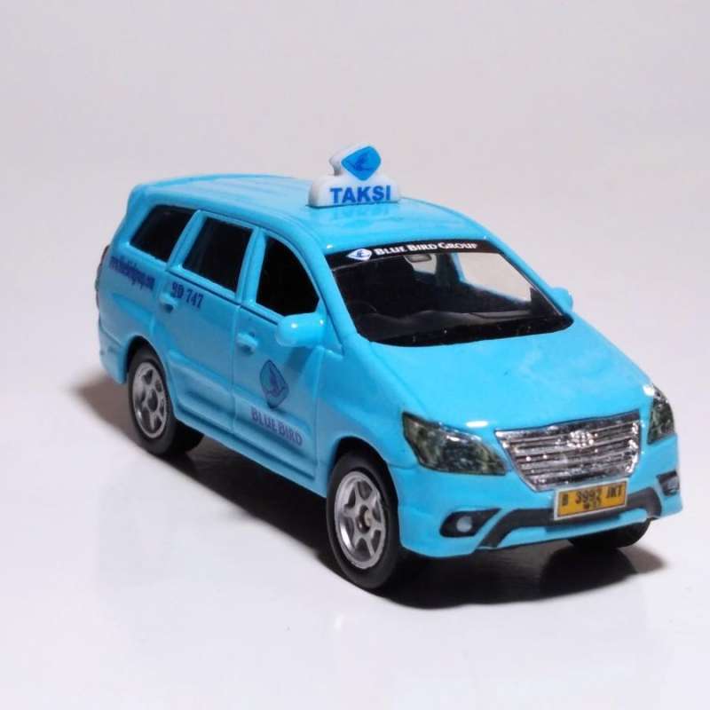 Jual Skala 60 Toyota Innova Custom Taksi Bluebird Miniatur Mobil Besi ...