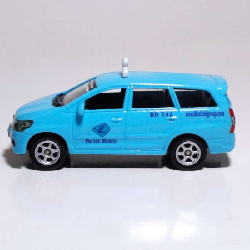 Jual Skala 60 Toyota Innova Custom Taksi Bluebird Miniatur Mobil Besi ...