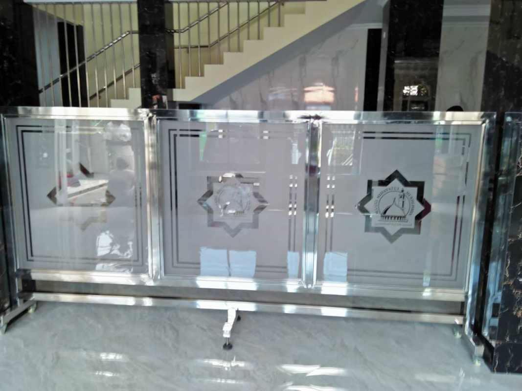 Jual Pembatas Shaf masjid Akrilik, skat musholla bahan Akrilik, partisi ...
