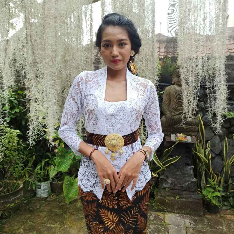 Kebaya Putih Modern