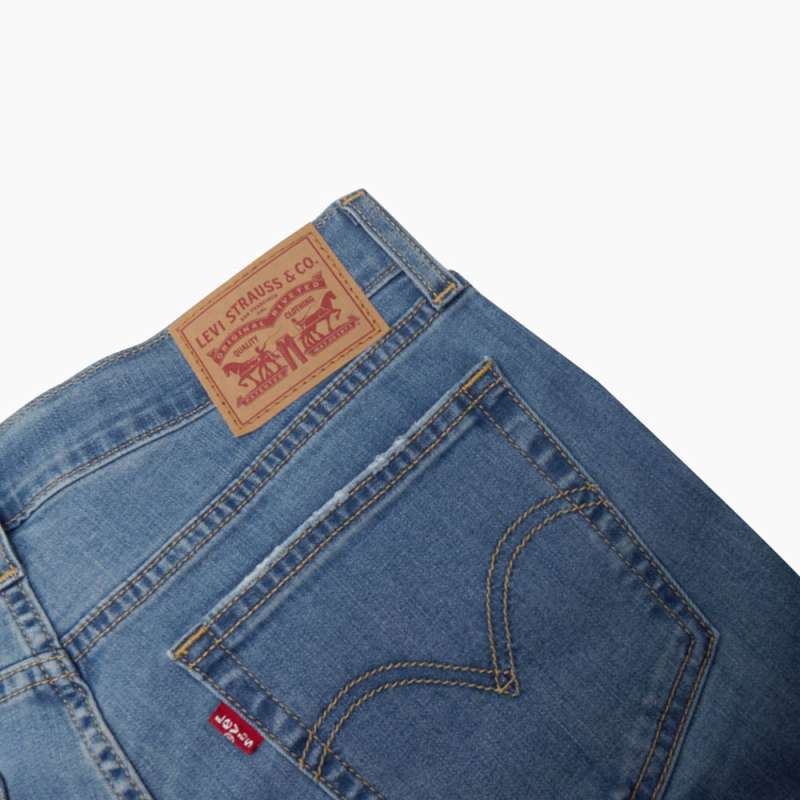 Jual Levi's Mid Rise Boyfriend Patched In Cool (19887-0249) - Inseam 27 ...