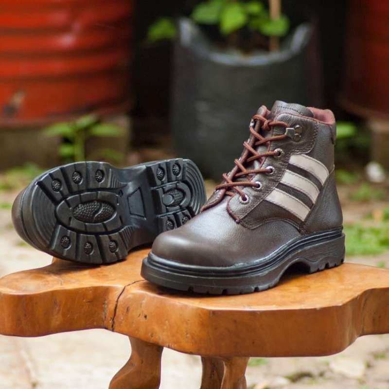 Jual Sepatu Adidas safety Kulit asli ujung besi warna hitam & coklat ...