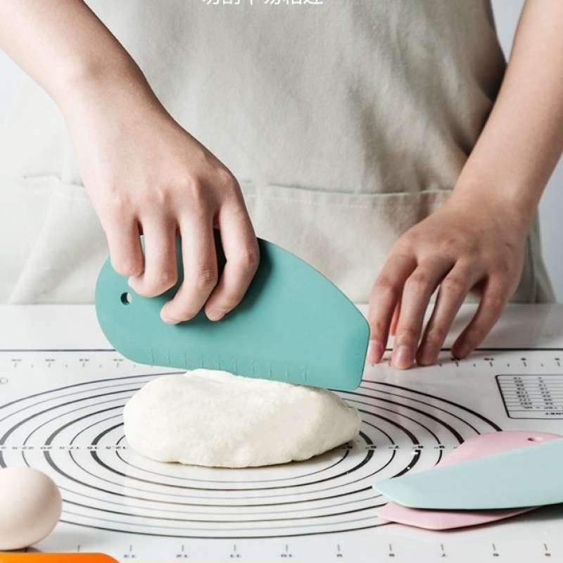 Promo silicone dough cutter and scraper multi fungsi Diskon 33% di ...