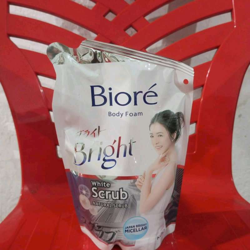 Promo Biore Bright Body Foam White Scrub sabun mandi cair 400 ml Diskon ...