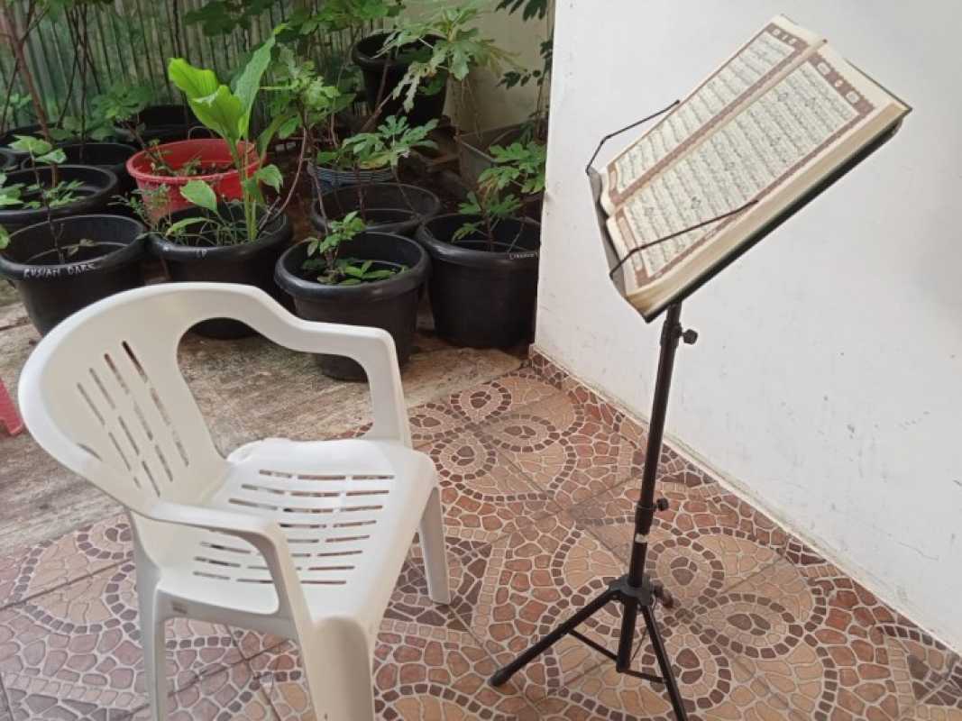 Promo Meja Baca Quran Lipat - Stand Quran Rehal Duduk Berdiri - Praktis ...