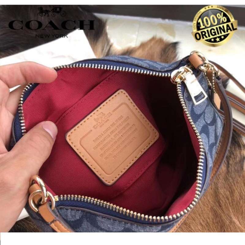 Jual Coach Top Handle Pouch In Signature Chambray Edition Original 100% ...