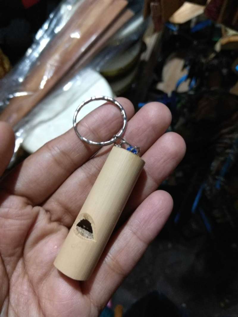 Jual SATU SET GANTUNGAN KUNCI PELUIT BAMBU BISA BERBUNYI ISI 20 PCS ...