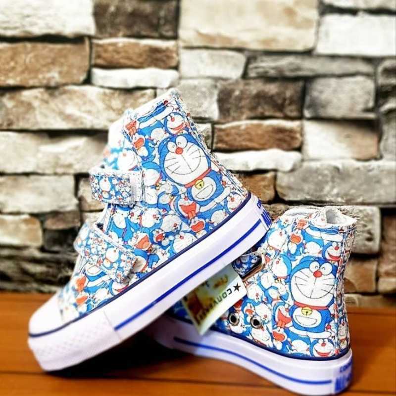 Sepatu Doraemon