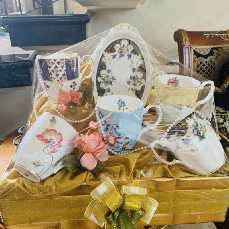 Jual Hampers Parcel Mug / plate Regal Royal Albert 100 years / Code A ...