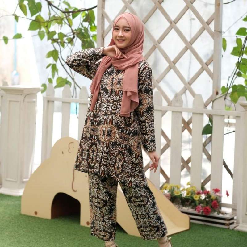 Eksplorasi Gaya dengan 15 Rekomendasi One Set, Tips Berbusana yang ...