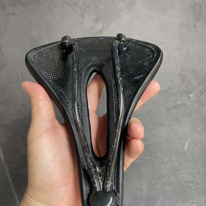 Jual Sadel Saddle Carbon Roadbike ultra light full carbon acm di Seller ...
