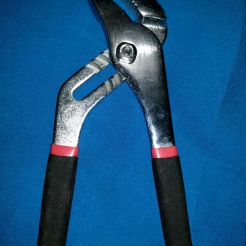 Promo Tang Burung Kunci Pipa Air 8 Inch Water Pump Plier Diskon 23% di ...