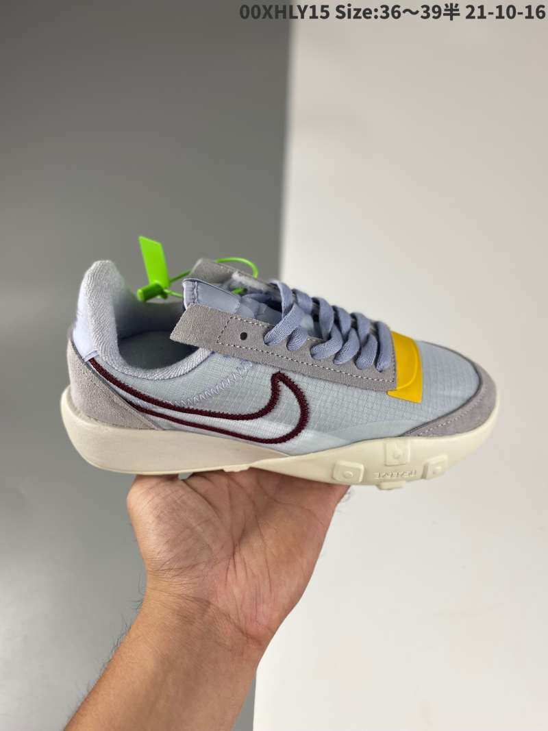 Jual NIKE waffle Racer 2x | creates a classic women's shoe that ...