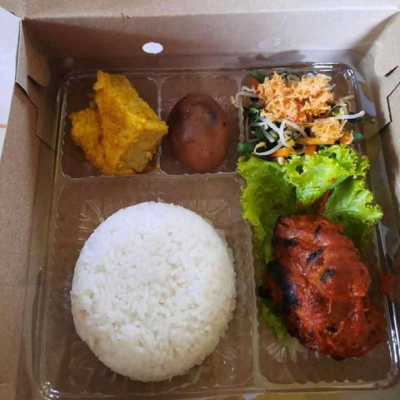 Jual Nasi box 50 box dengan lauk ayam rendang di Seller Mahardika shop ...