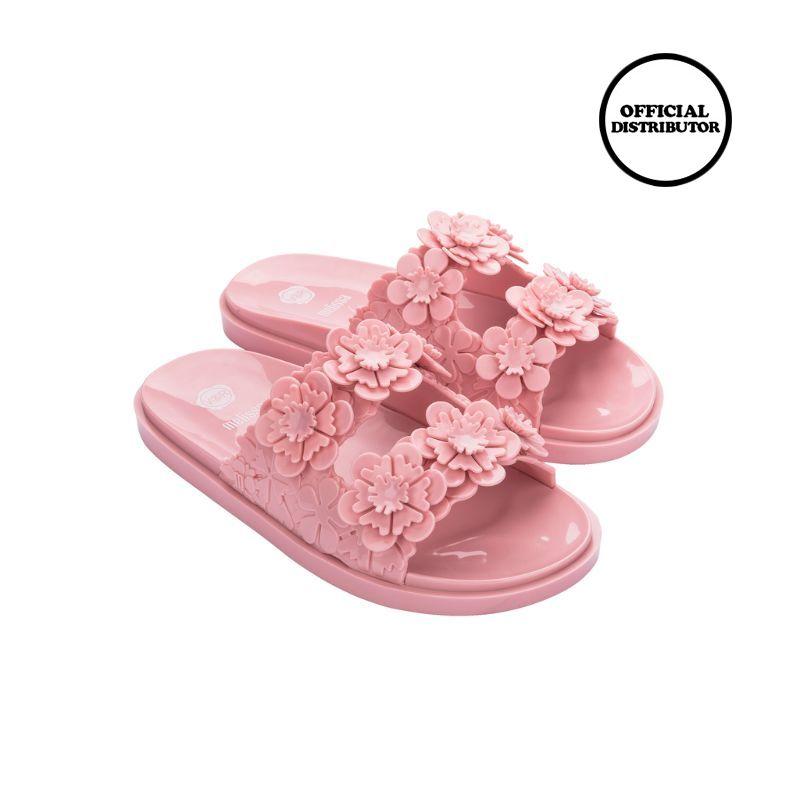 Pakai Model Sendal yang Sesuai sama Pakaian biar Fashionable - Blibli ...