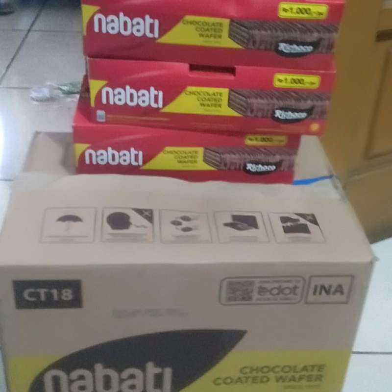 Jual nabati chocolate Coated wafer 1 karton di Seller Almira_shop ...