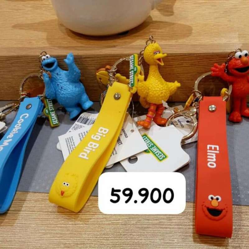 Promo miniso sesame street gantungan kunci model b - Multicolor Diskon ...