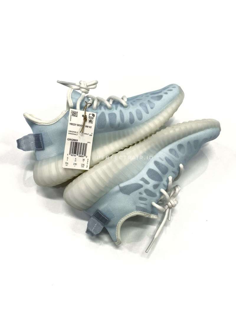 Jual Adidas Yeezy Boost 350 V2 - Mono Ice 100% Original Bnib - 12 Blue ...