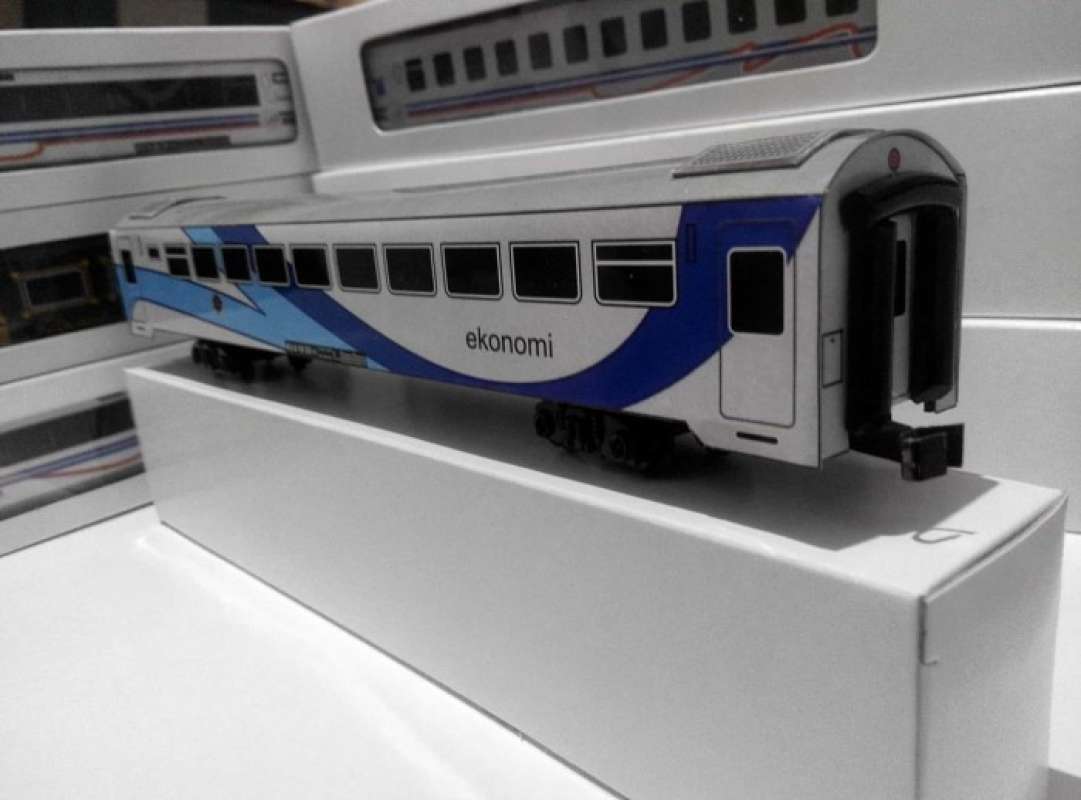 Jual Miniatur Kereta Api - Gerbong Ekonomi Ac Krakatau Kai Skala 1:87 ...