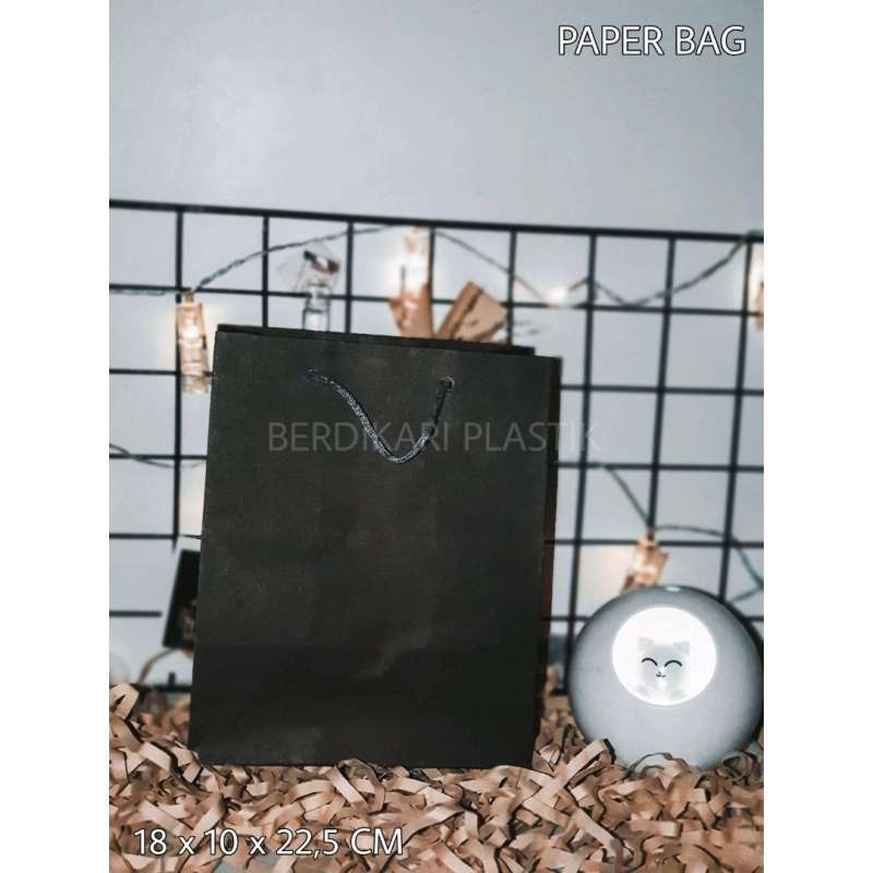 Jual Paper Bag / Tas Kertas Polos Warna Hitam Ukuran 18 x 10 x 22,5 CM ...
