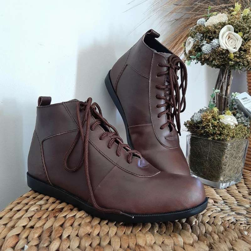 Jual Sepatu Pria Kulit Asli Boots Warna Hitam Keren Gaul Trendy Asli ...