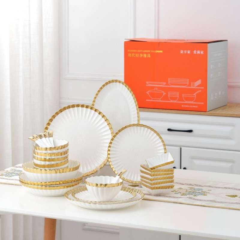 Jual Beca Royal Piring Set Gift Box Hadiah Piring Set Keramik Hampers ...