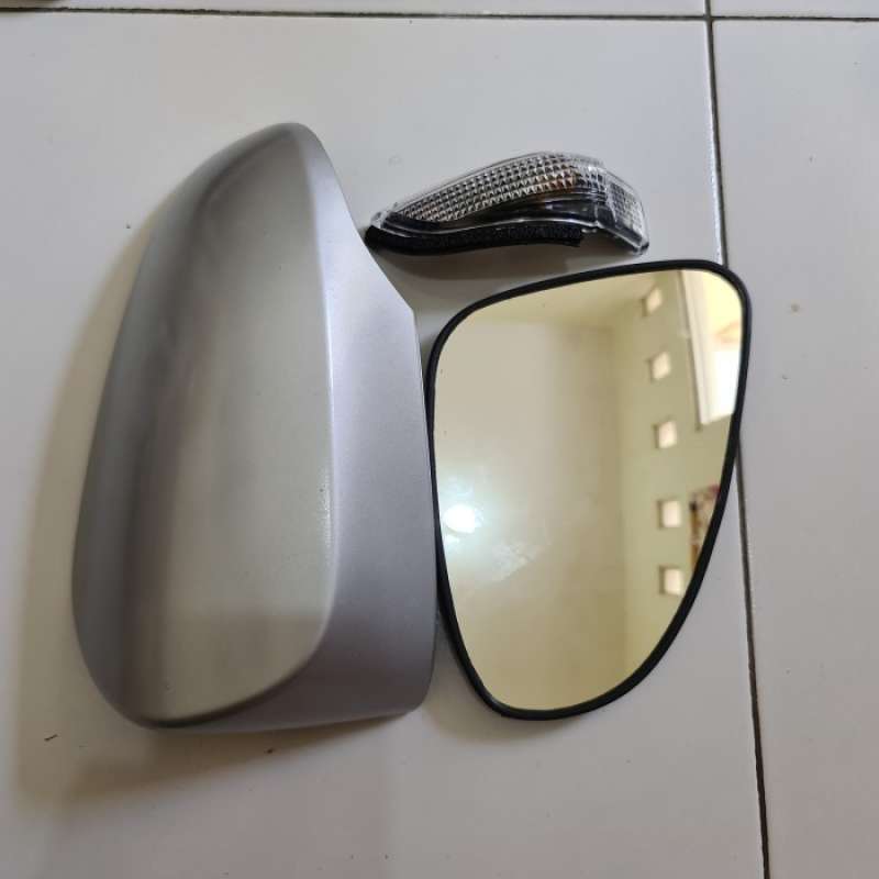 Jual Cover+kaca+lampu sein Sigra Calya Yaris Vios Altis Camry kanan di ...