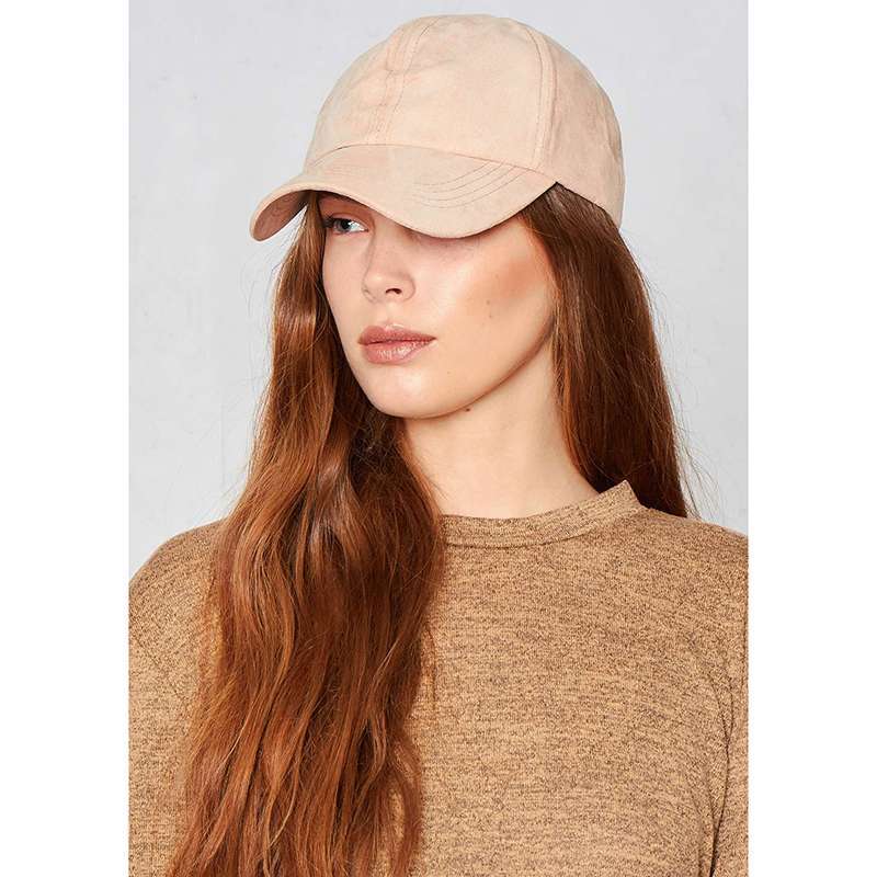 6 Rekomendasi Topi Wanita Kekinian untuk Tampilan yang Trendy - Blibli ...