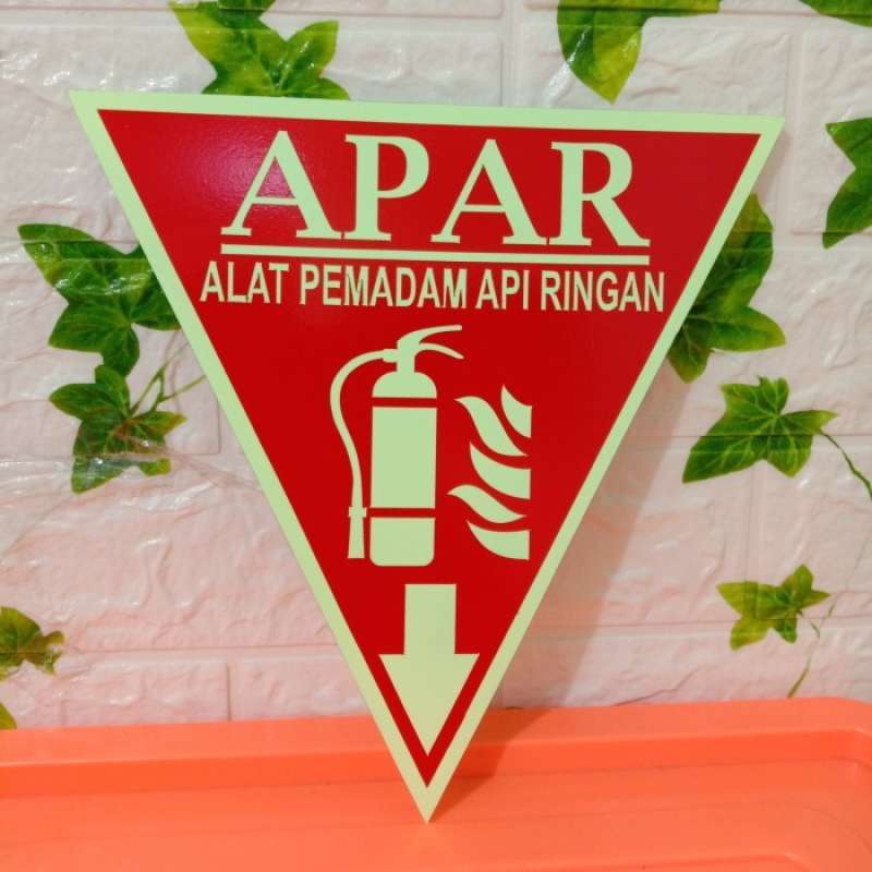 Promo SIGN AKRILIK 5MM SEGITIGA APAR GLOW IN THE DARK UK 25X28X28CM ...