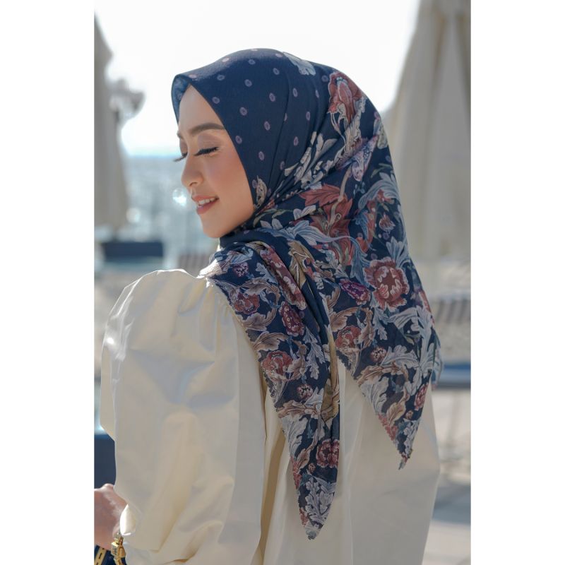 Jual Buttonscarves The Royale Voal Square Navy 745114968210 Jilbab Segi ...
