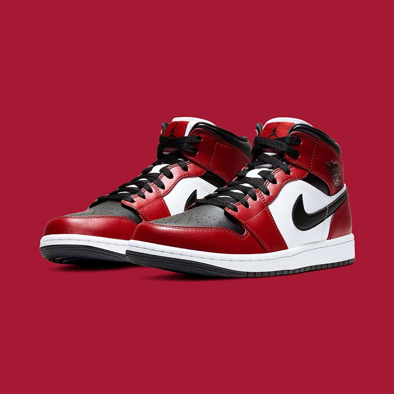 Jual Nike Air Jordan 1 Mid Chicago Black Toe Sepatu Sneakers Pria -red ...