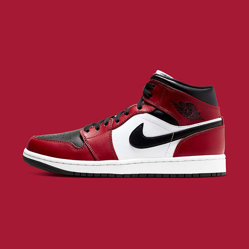 Jual Nike Air Jordan 1 Mid Chicago Black Toe Sepatu Sneakers Pria -red ...