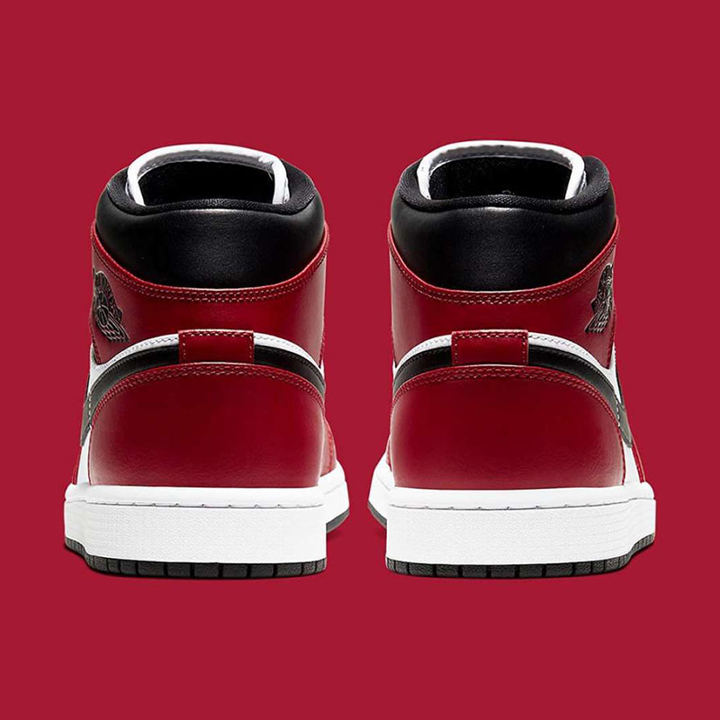 Jual Nike Air Jordan 1 Mid Chicago Black Toe Sepatu Sneakers Pria -red ...