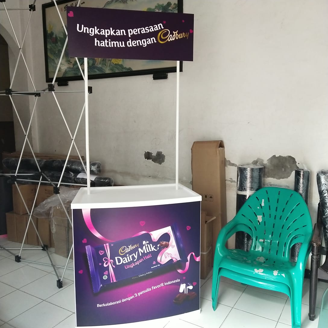 Jual Event desk plus stiker di Seller pumaprinting - Pejagalan, Kota ...