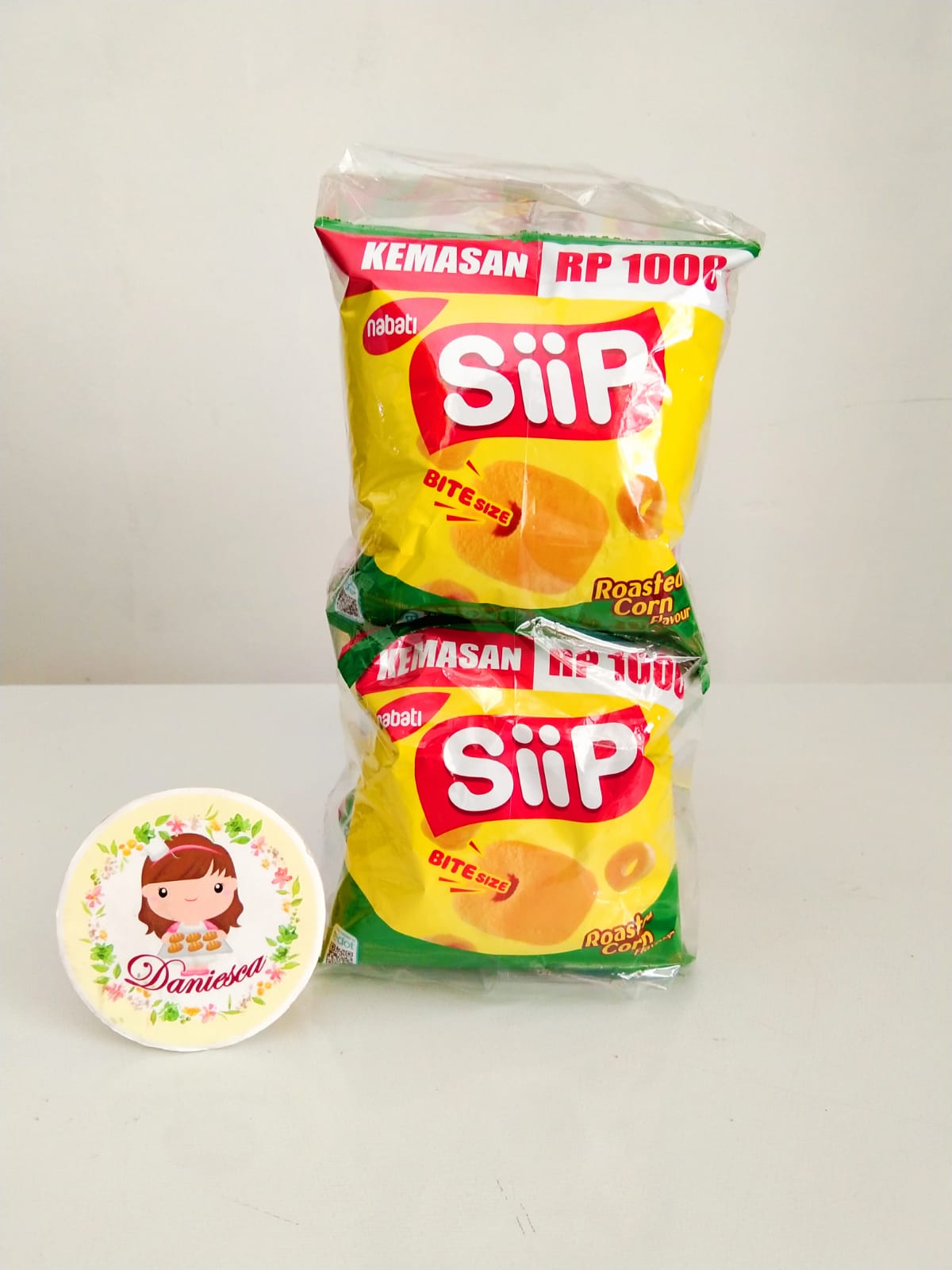 Jual sekotak biskuit coklat wafer produk NABATI RICHEESE RICHOCO ROLLS ...